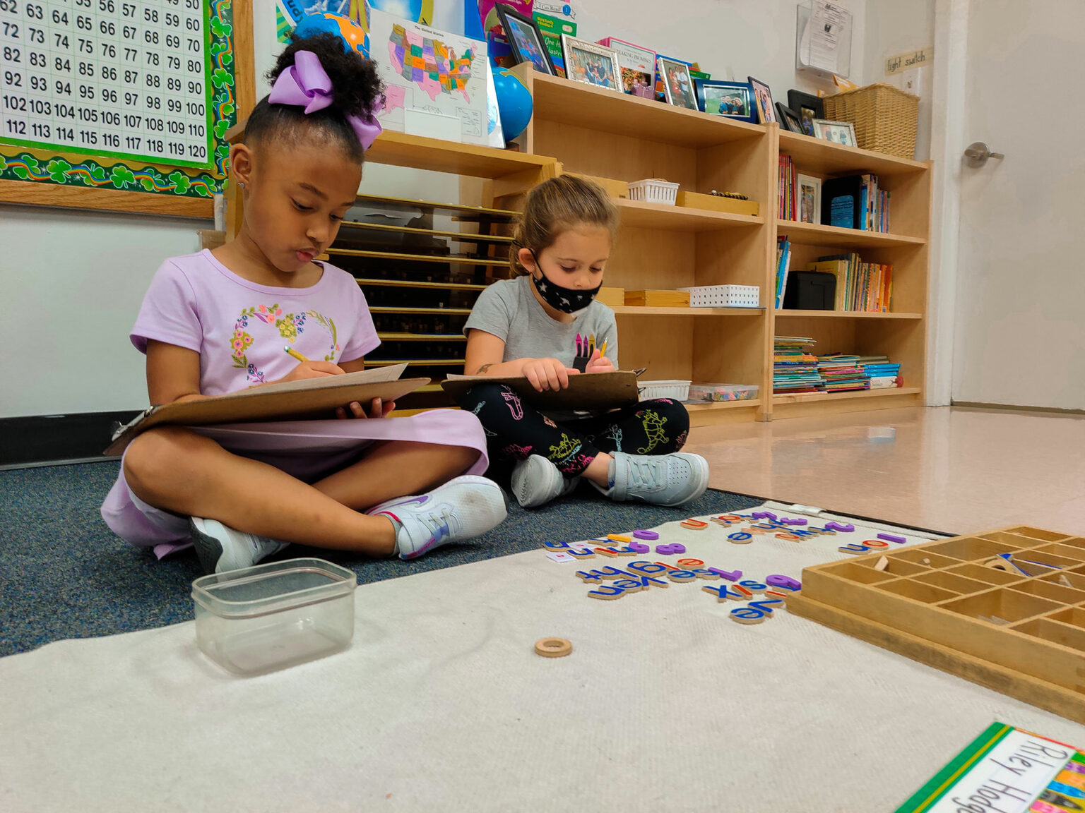 Montessori Preschool Programs - Lakewood Montessori School